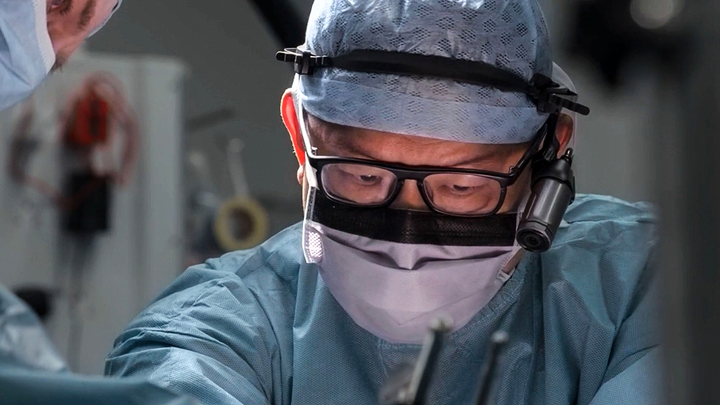 Surgeons: At the Edge of Life on BBC Scotland HD (Freeview): full ...